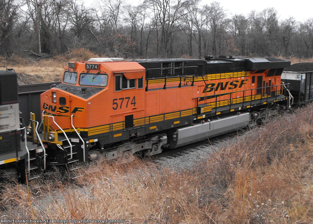 BNSF 5774